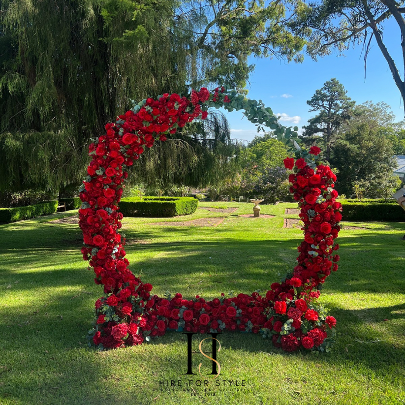 Round Red Rose Infinity Wedding Ceremony Backdrop with Silk and Fabric ...